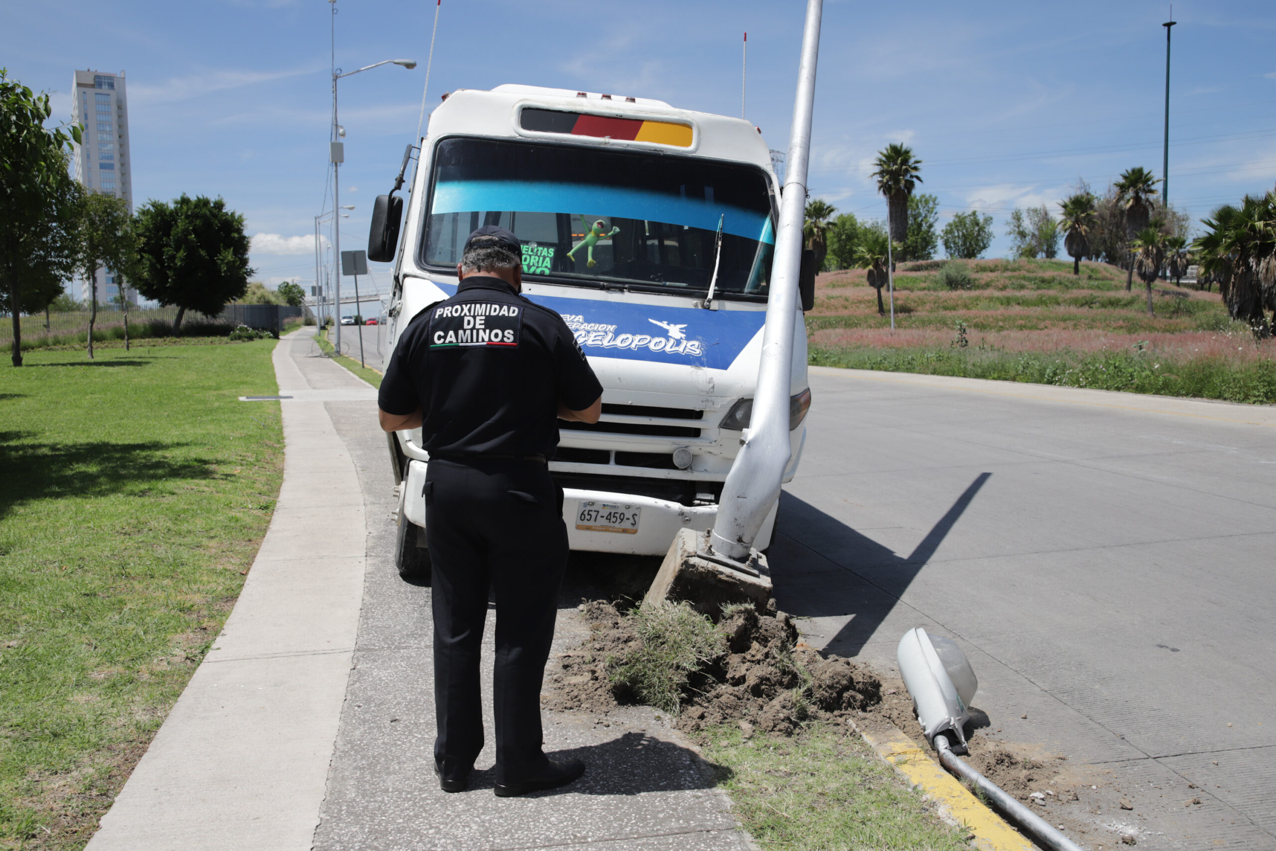 ¡Otras vez el transporte público! Ruta Angelópolis se estrella contra ...