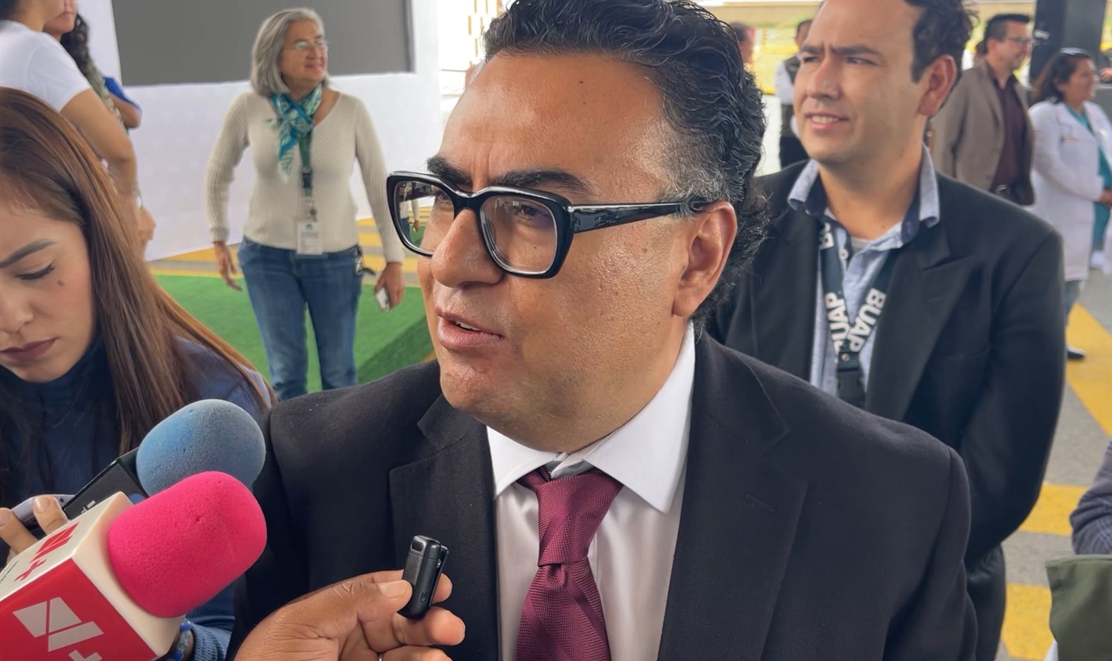 Bala perdida hiere a bebé en Naupan; se reporta delicado